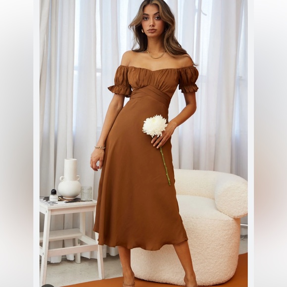 Selfie Leslie | Dresses | Nwt Linka Off Shoulder Tieback Midi Dress ...